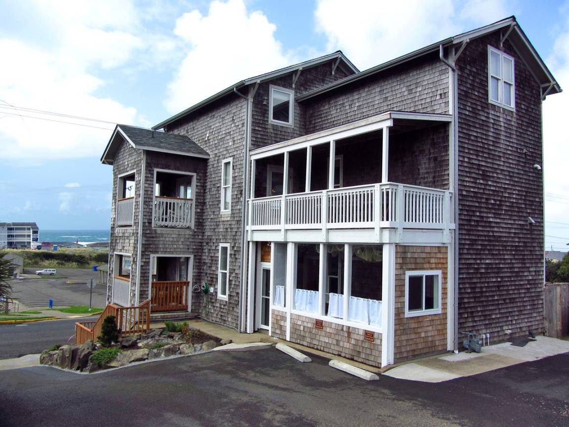 House ∙ 4 Bedrooms ∙ 14 Guests - Newport, OR