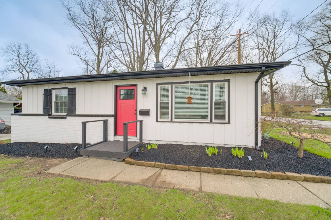 88 M² House ∙ 3 Bedrooms ∙ 7 Guests - Willoughby, OH