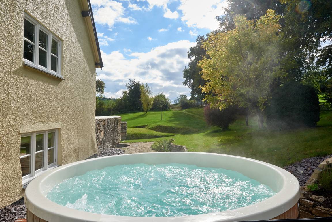 Cottage ∙ 6 Bedrooms ∙ 16 Guests - Dulverton