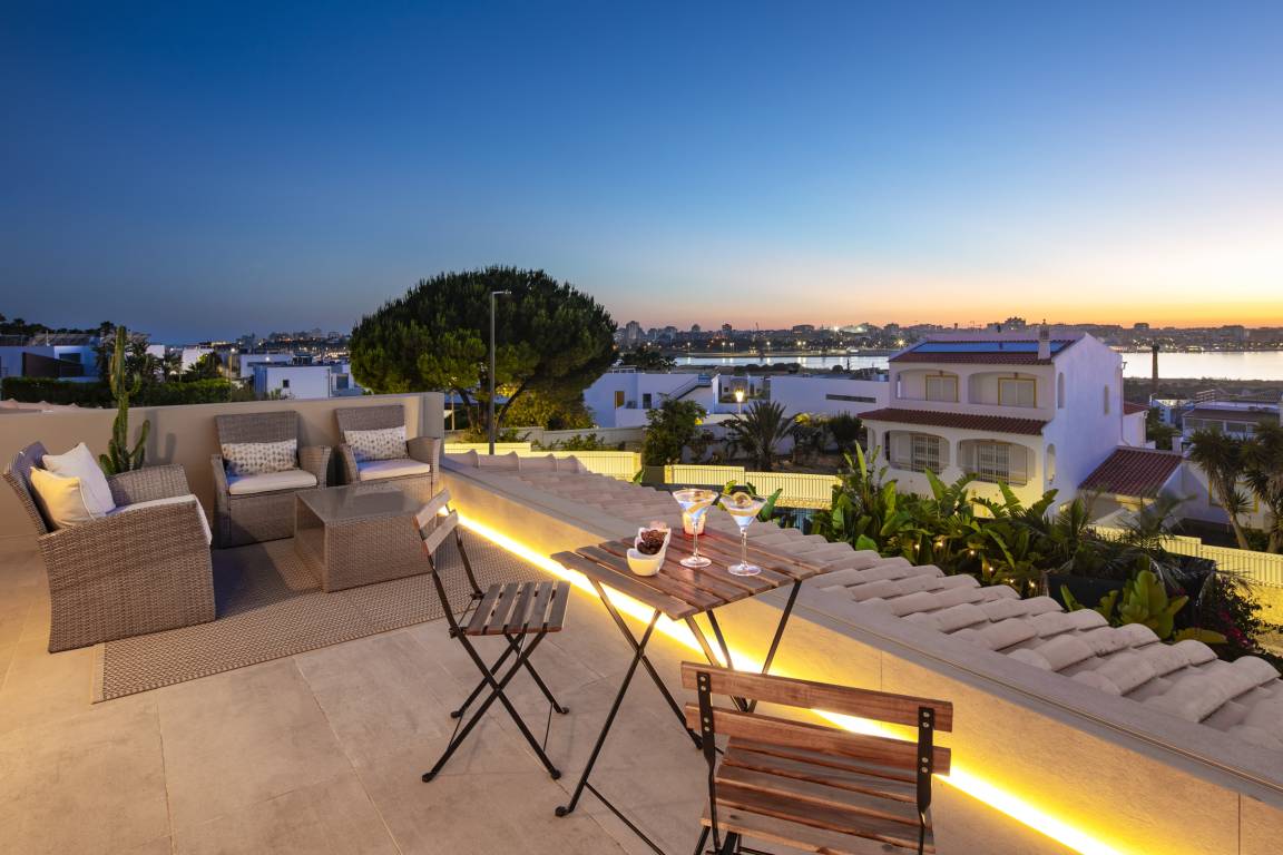 250 M² Villa ∙ 5 Bedrooms ∙ 10 Guests - Ferragudo