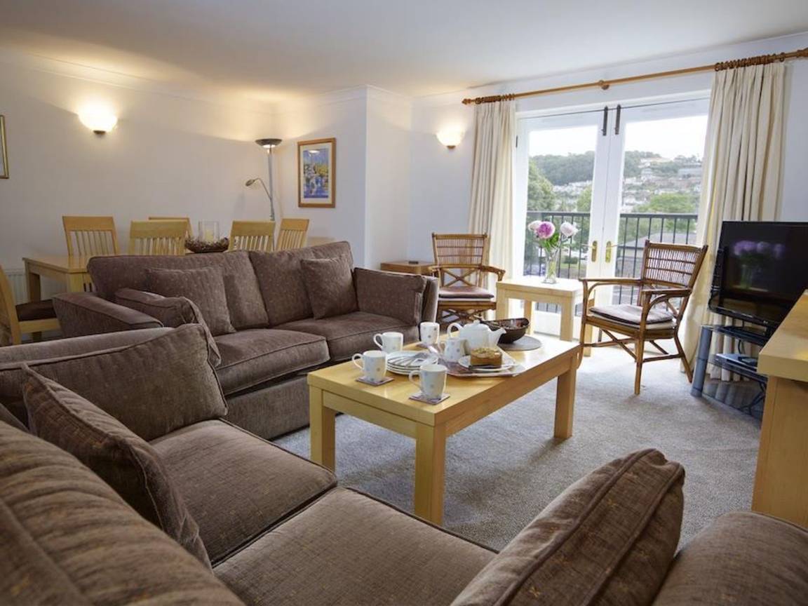 Cottage ∙ 2 Bedrooms ∙ 4 Guests - Dartmouth
