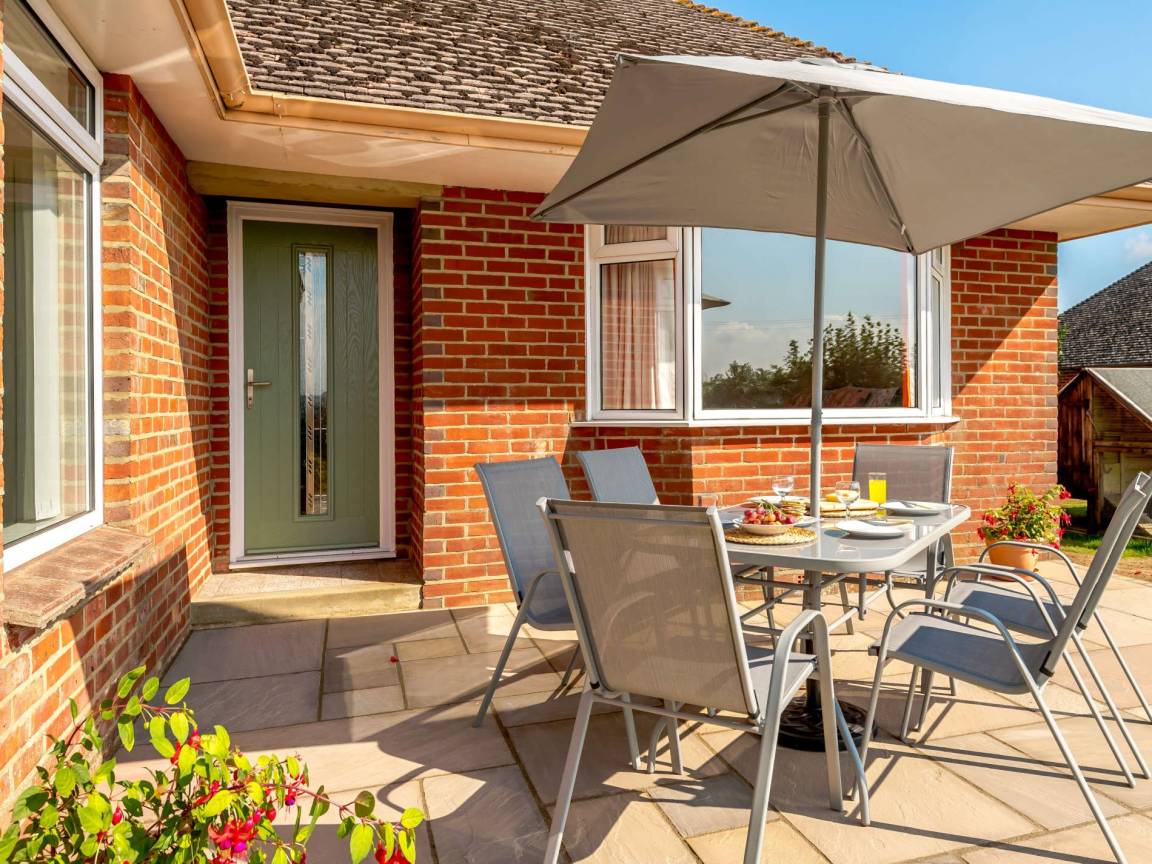 Cottage ∙ 2 Bedrooms ∙ 4 Guests - Bournemouth