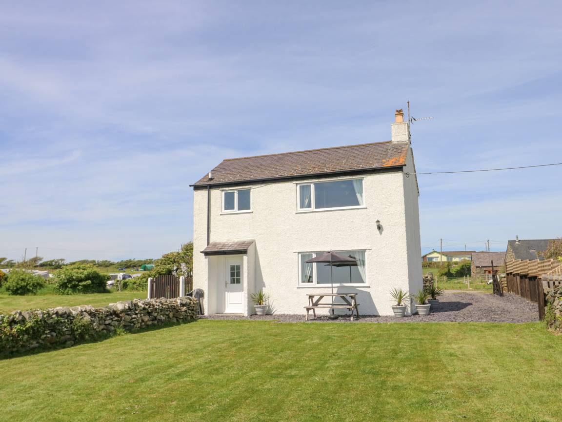 Cottage ∙ 3 Bedrooms ∙ 5 Guests - Rhosneigr