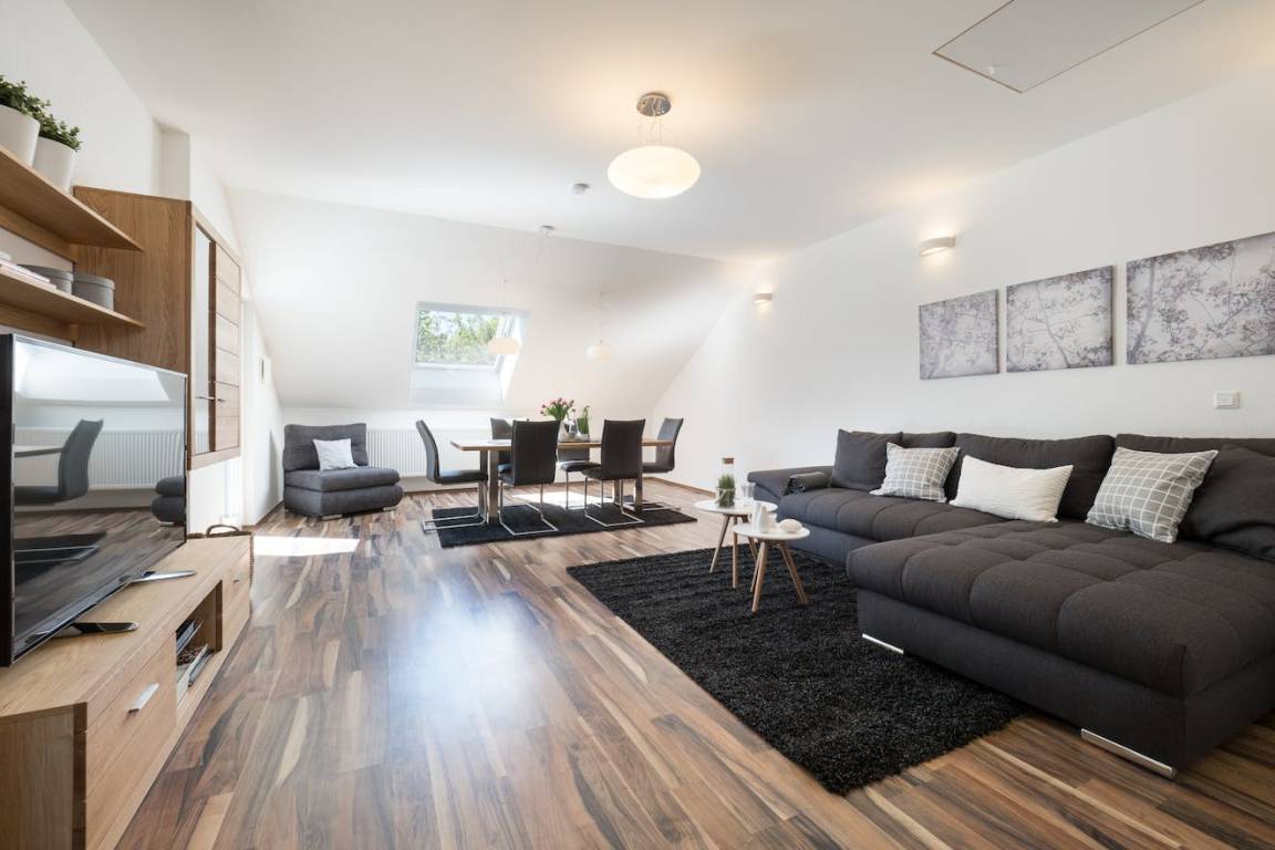 110 M² Ferienwohnung ∙ 2 Schlafzimmer ∙ 4 Gäste - Oestrich-Winkel