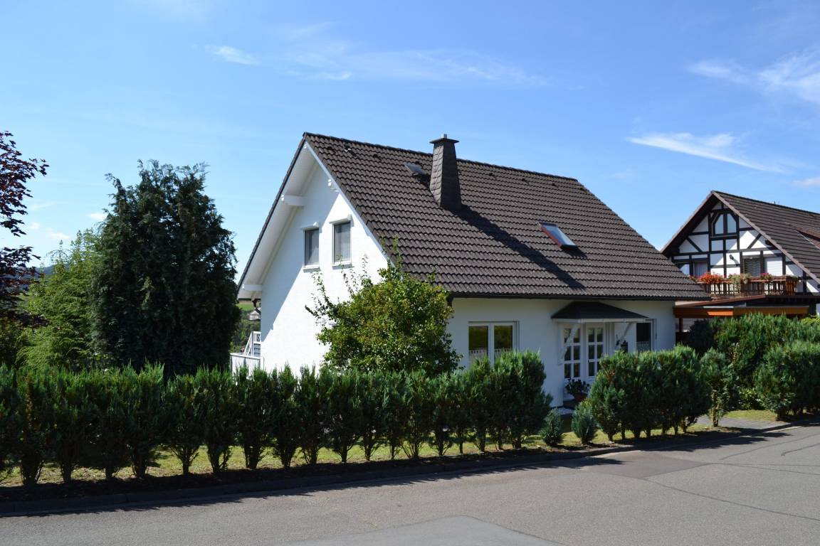 200 M² Ferienhaus ∙ 7 Schlafzimmer ∙ 13 Gäste - Biedenkopf