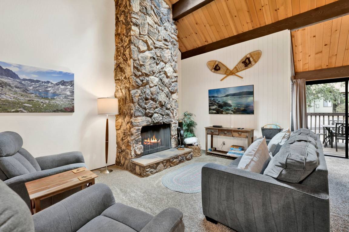 102 M² Condo ∙ 2 Bedrooms ∙ 5 Guests - Big Bear, CA
