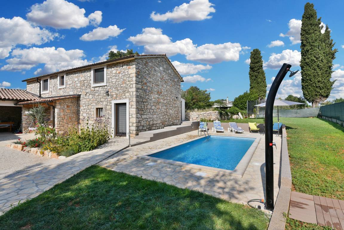 130 M² House ∙ 4 Bedrooms ∙ 8 Guests - Pula