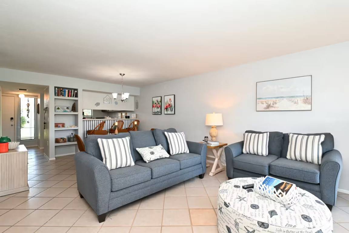 Condo ∙ 2 Bedrooms ∙ 6 Guests - Bradenton Beach, FL