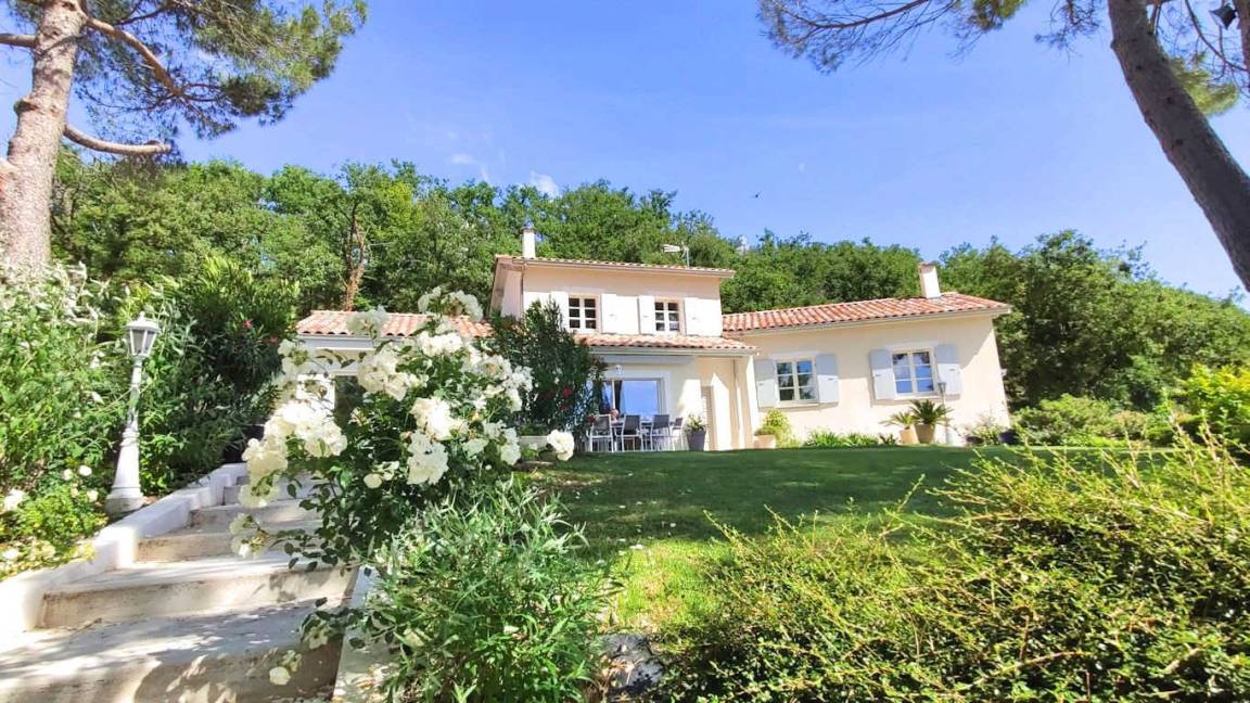 215 M² Gîte ∙ 6 Chambres ∙ 15 Personnes - Drôme