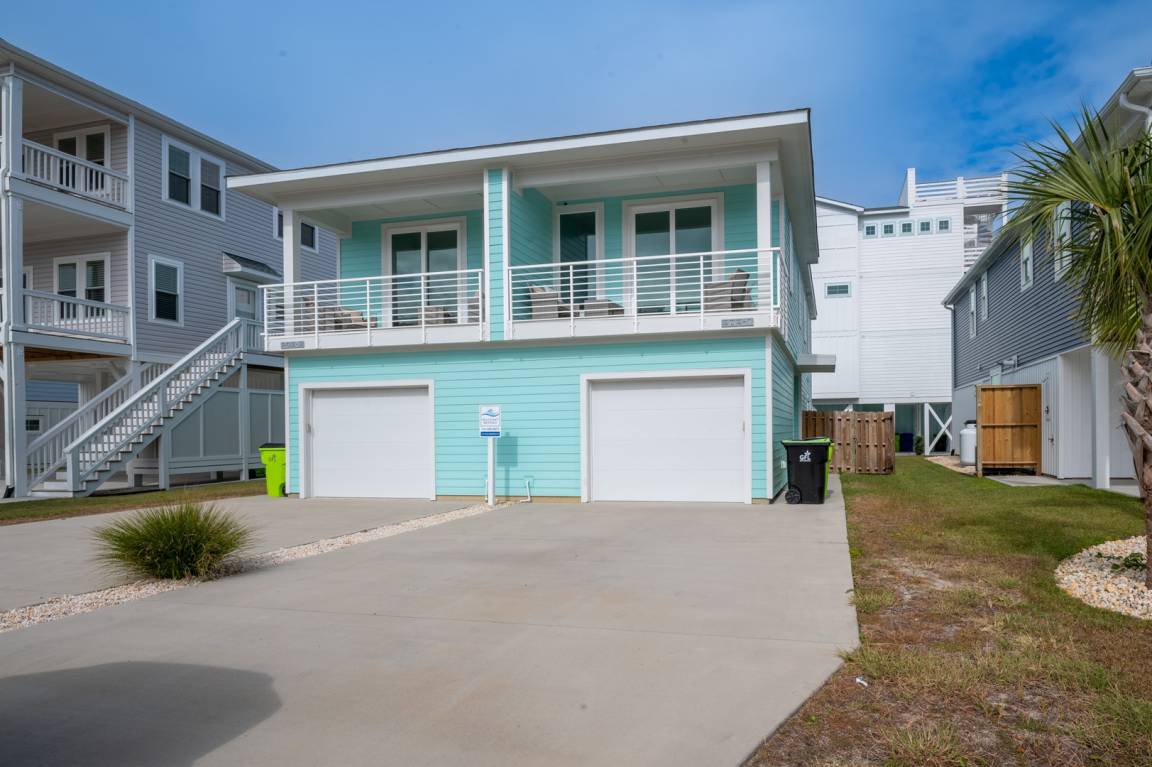 House ∙ 3 Bedrooms ∙ 10 Guests - Carolina Beach, NC