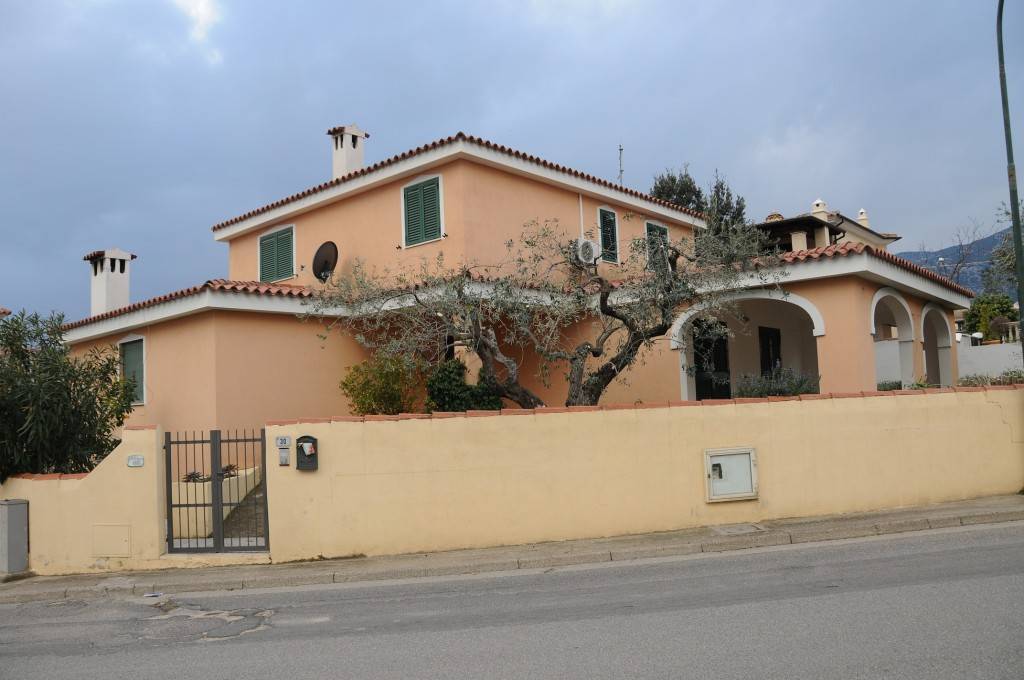 90 M² Apartment ∙ 3 Bedrooms ∙ 6 Guests - Orosei