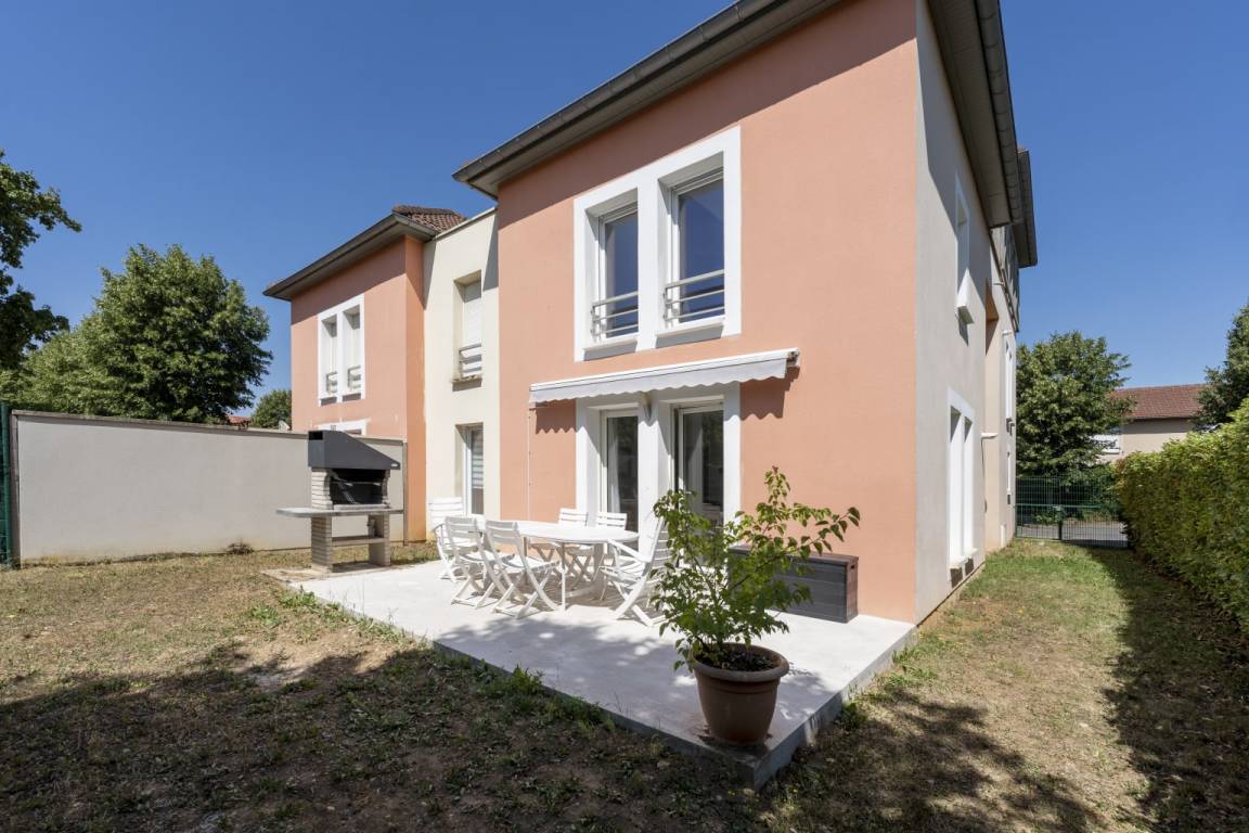 80 M² Huis ∙ 3 Slaapkamers ∙ 6 Gasten - Metz