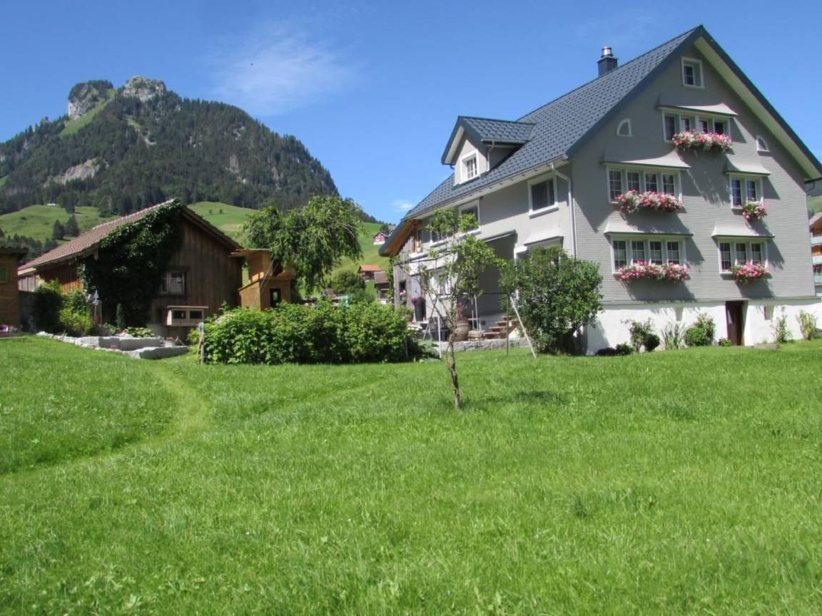 50 M² Ferienwohnung ∙ 2 Schlafzimmer ∙ 4 Gäste - Amden