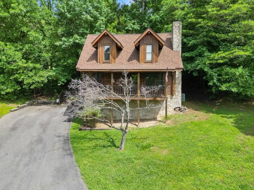 Cabin ∙ 1 Bedroom ∙ 8 Guests - Pigeon Forge, TN