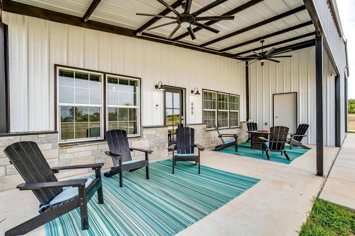 Farmhouse ∙ 3 Bedrooms ∙ 7 Guests - Lake Bridgeport, Bridgeport