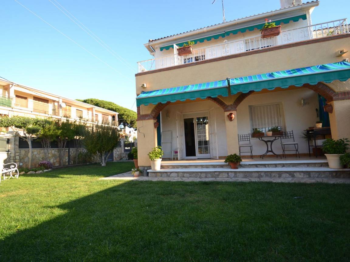 120 M² House ∙ 4 Bedrooms ∙ 7 Guests - Cambrils