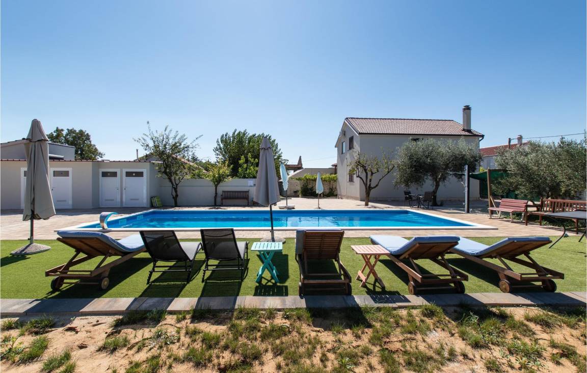 180 M² Ferienhaus ∙ 6 Schlafzimmer ∙ 10 Gäste - Sukošan