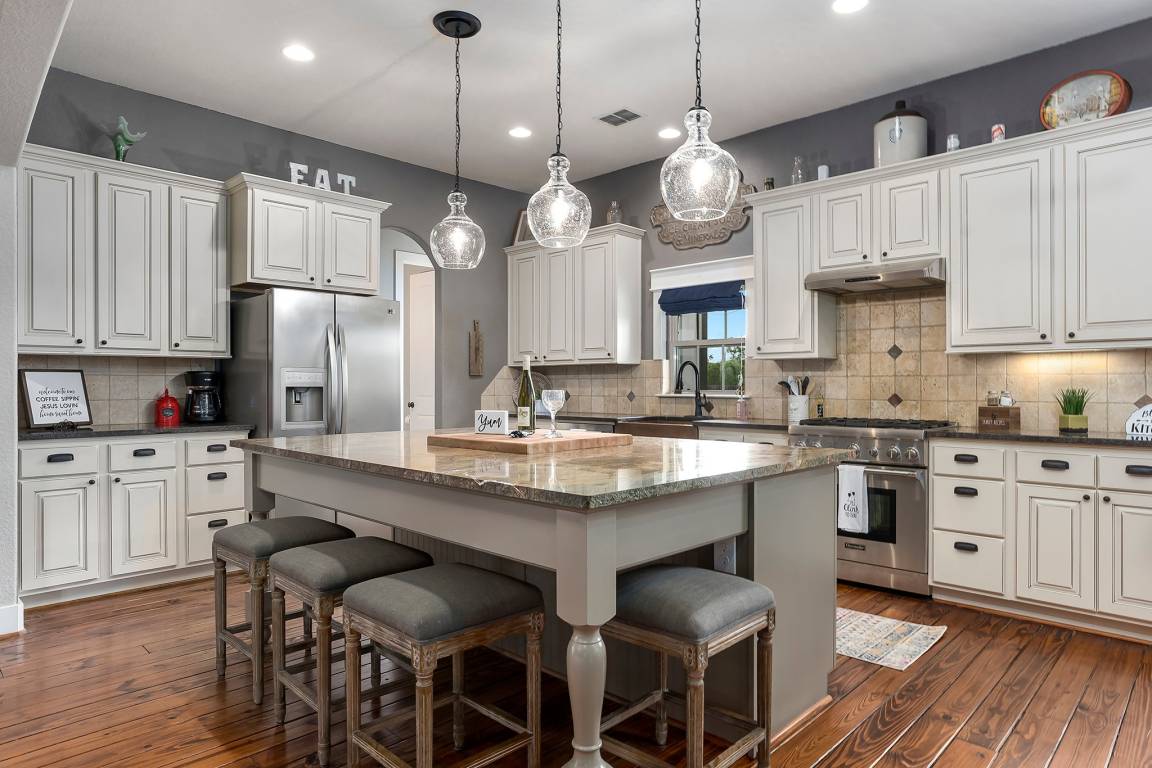 House ∙ 6 Bedrooms ∙ 15 Guests - Fredericksburg, TX