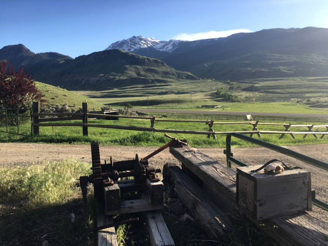 House ∙ 1 Bedroom ∙ 5 Guests - Gardiner, MT