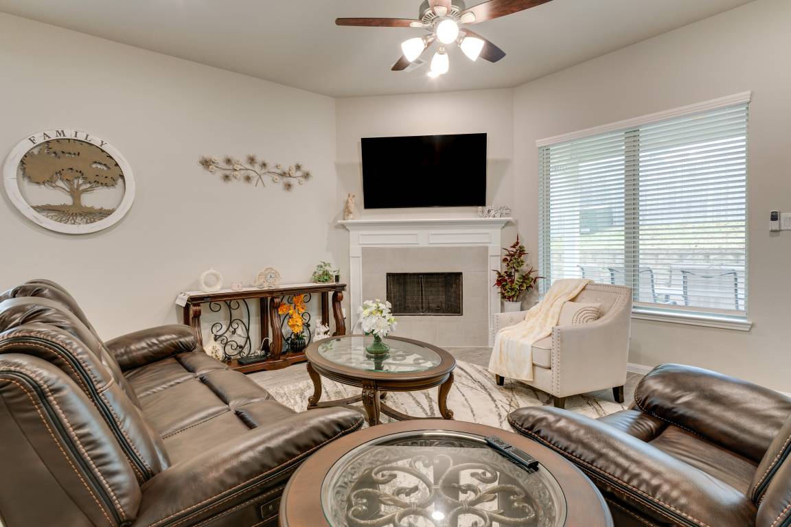 209 M² House ∙ 4 Bedrooms ∙ 8 Guests - Conroe, TX