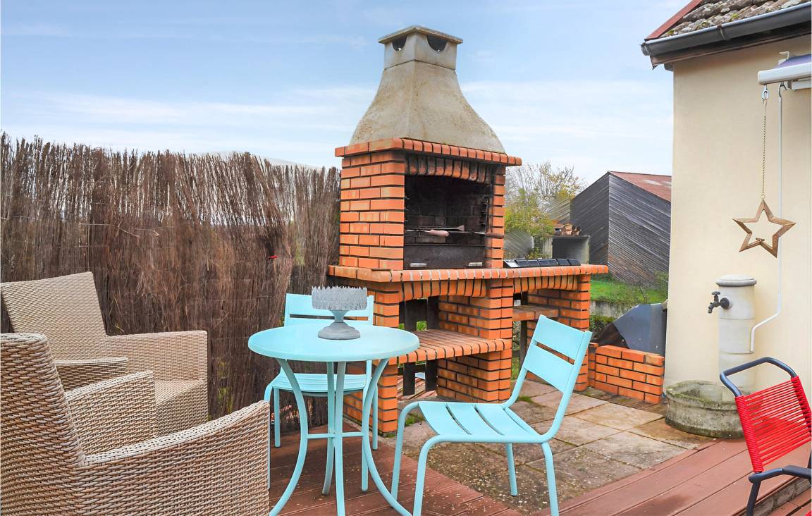 120 M² Apartment ∙ 3 Bedrooms ∙ 6 Guests - Autun