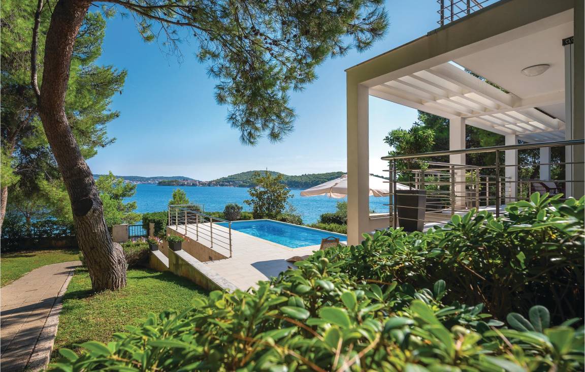 209 M² Ferienhaus ∙ 5 Schlafzimmer ∙ 11 Gäste - Primošten