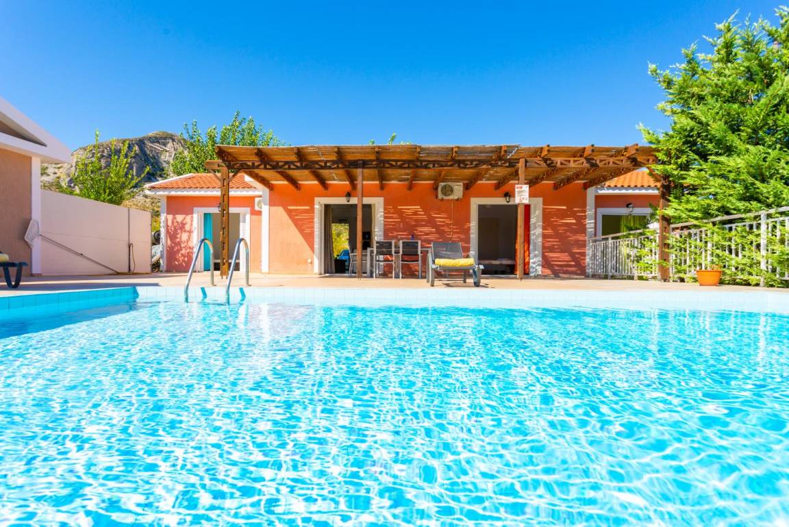 102 M² Villa ∙ 3 Bedrooms ∙ 7 Guests - Kateleios
