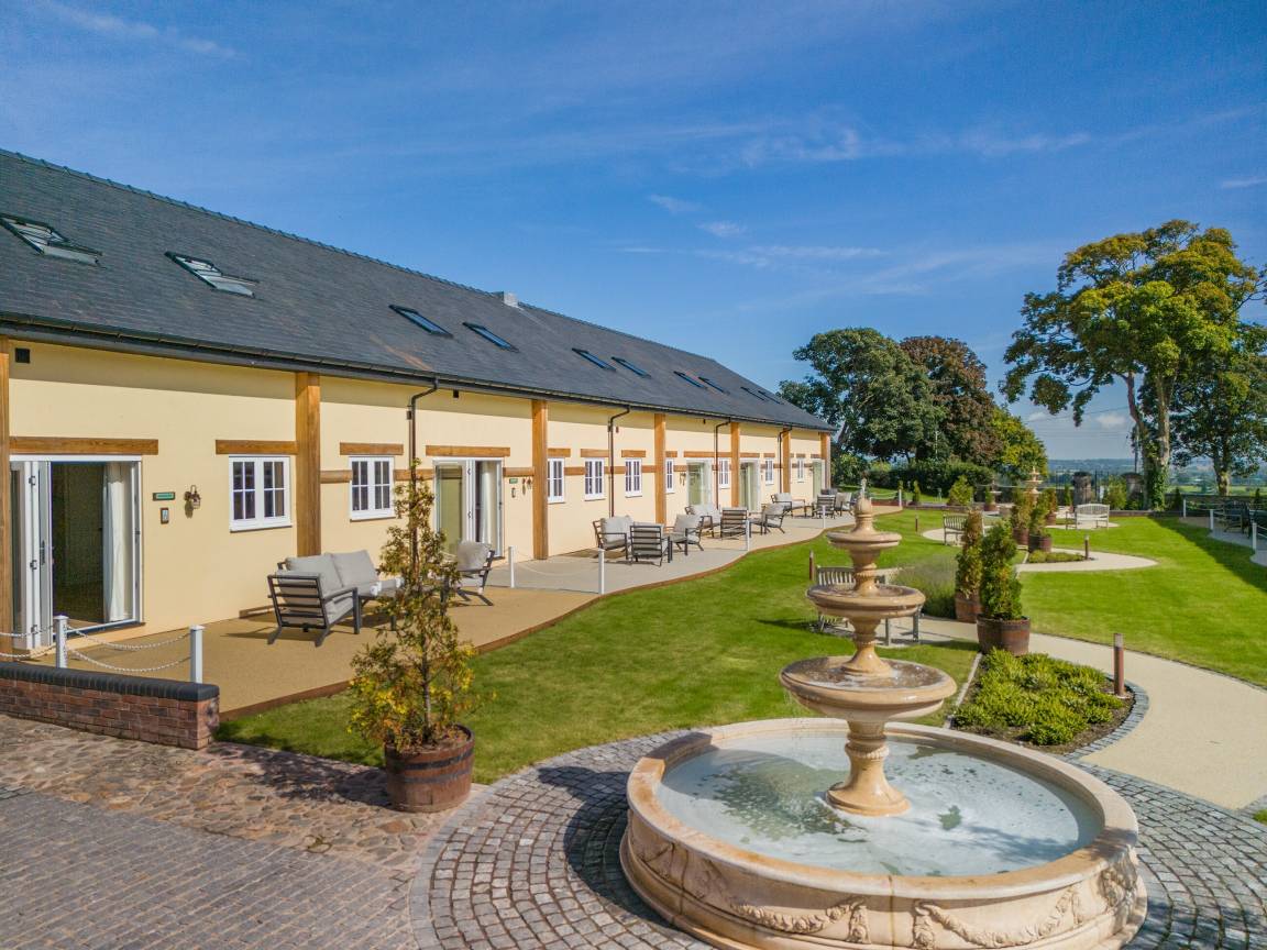 Cottage ∙ 4 Bedrooms ∙ 8 Guests - West Midlands