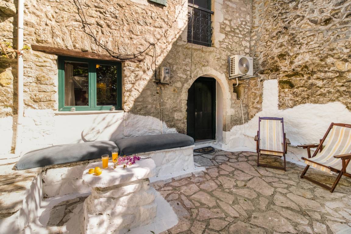 84 M² House ∙ 2 Bedrooms ∙ 5 Guests - Lefkada