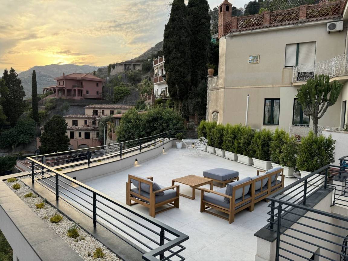 300 M² Casa Vacanza ∙ 1 Camera Da Letto ∙ 2 Ospiti - Letojanni