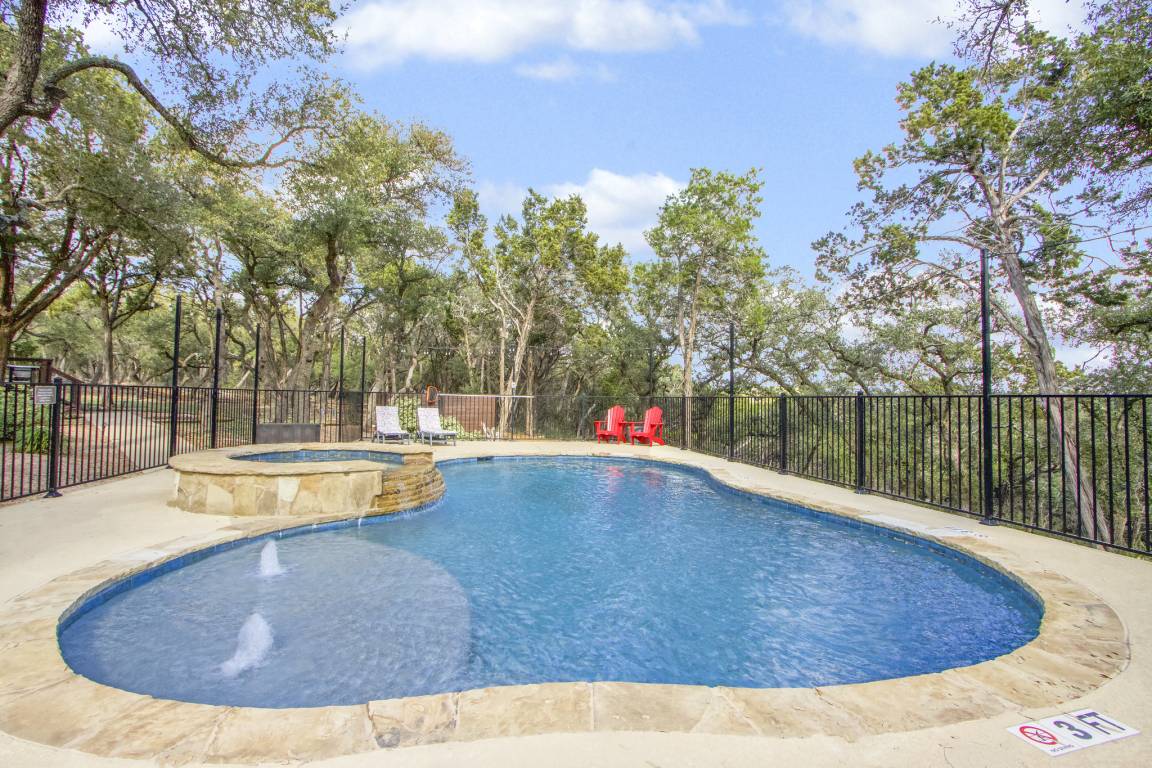 169 M² House ∙ 4 Bedrooms ∙ 12 Guests - Wimberley, TX