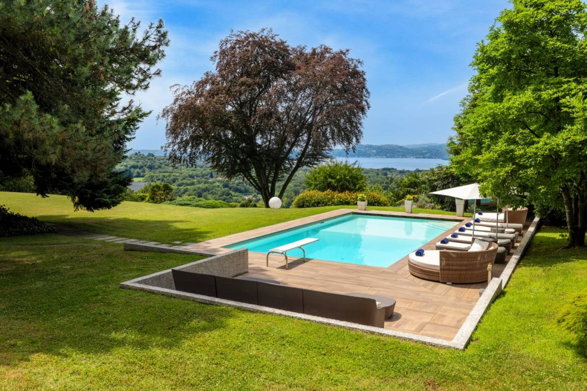 490 M² Villa ∙ 6 Bedrooms ∙ 13 Guests - Varese