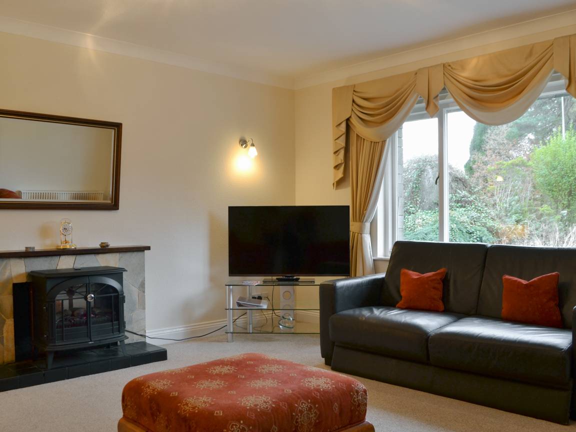 Cottage ∙ 4 Bedrooms ∙ 6 Guests - Bowness-on-Windermere