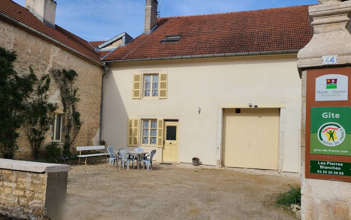 220 M² Gîte ∙ 4 Chambres ∙ 9 Personnes - Haute-Marne