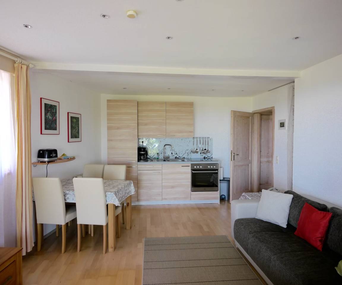 70 M² Ferienwohnung ∙ 1 Schlafzimmer ∙ 4 Gäste - Illmensee