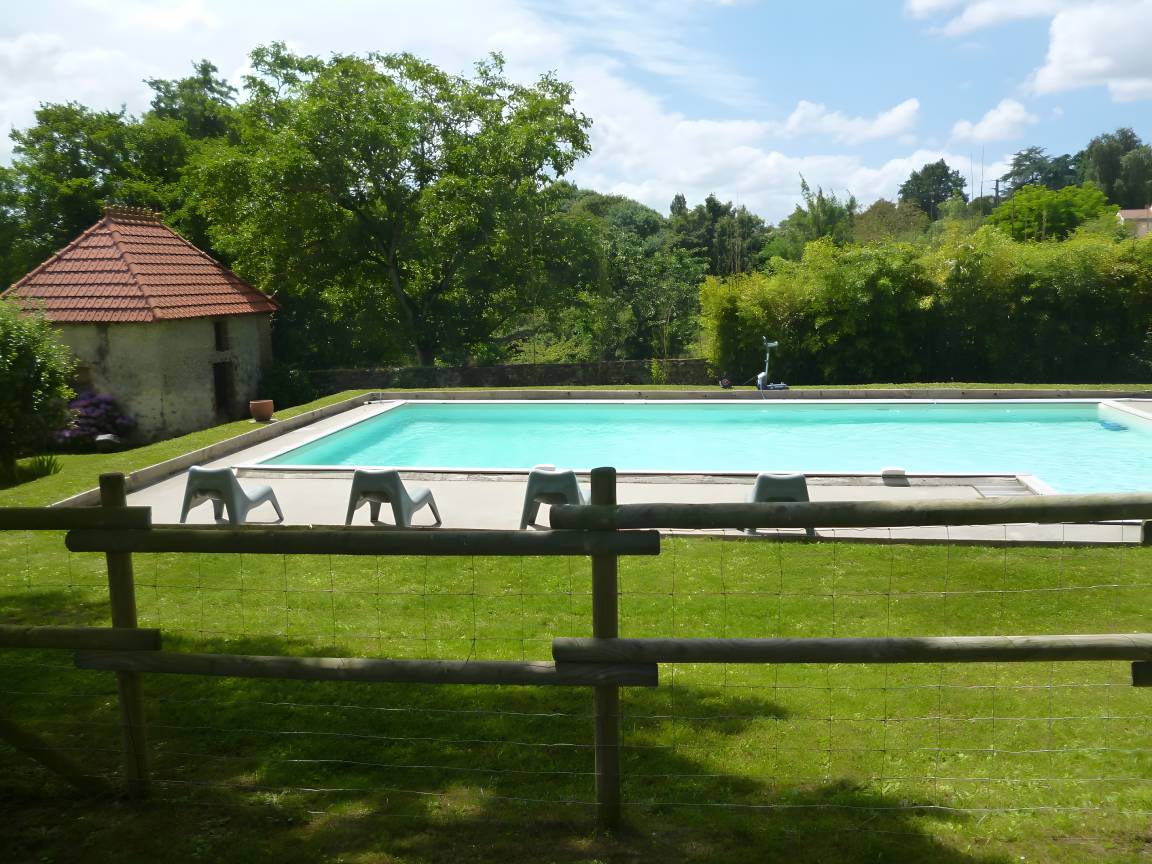 270 M² Maison De Vacances ∙ 8 Chambres ∙ 14 Personnes - Aizenay