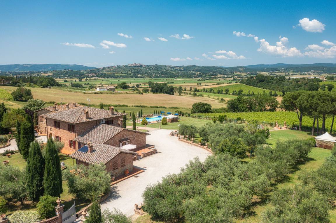 600 M² Villa Vacanza ∙ 9 Camere Da Letto ∙ 20 Ospiti - Arezzo