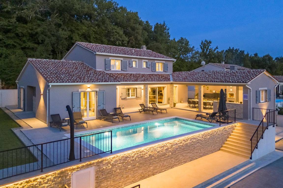 225 M² Ferienhaus ∙ 5 Schlafzimmer ∙ 8 Gäste - Rabac