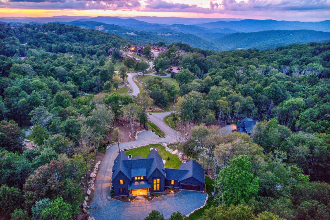 Cabin ∙ 5 Bedrooms ∙ 12 Guests - Beech Mountain, NC