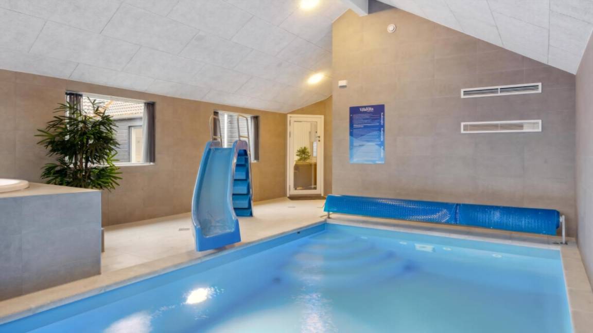 267 M² Ferienhaus ∙ 8 Schlafzimmer ∙ 20 Gäste - Krakow am See