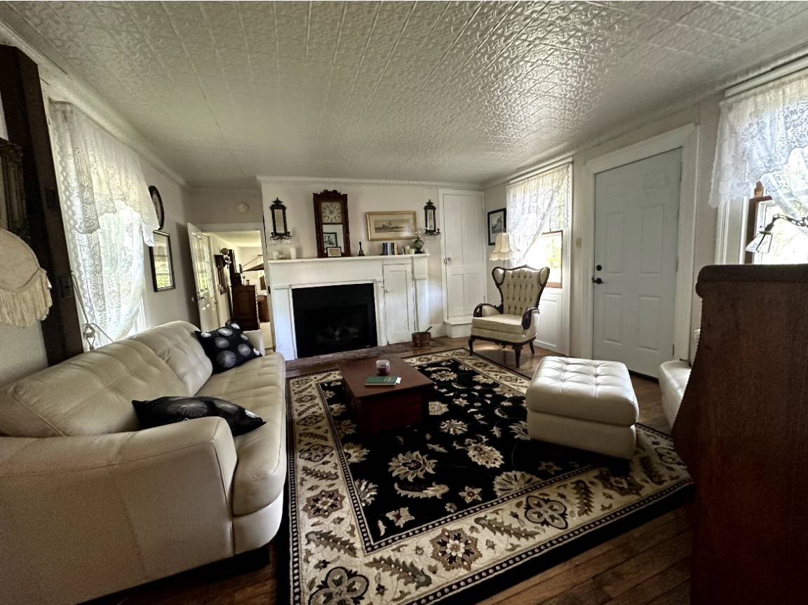 223 M² Farmhouse ∙ 5 Bedrooms ∙ 9 Guests - Saratoga Springs, NY