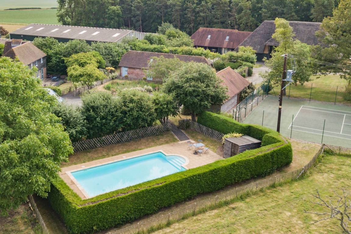 Cottage ∙ 13 Bedrooms ∙ 44 Guests - Kent
