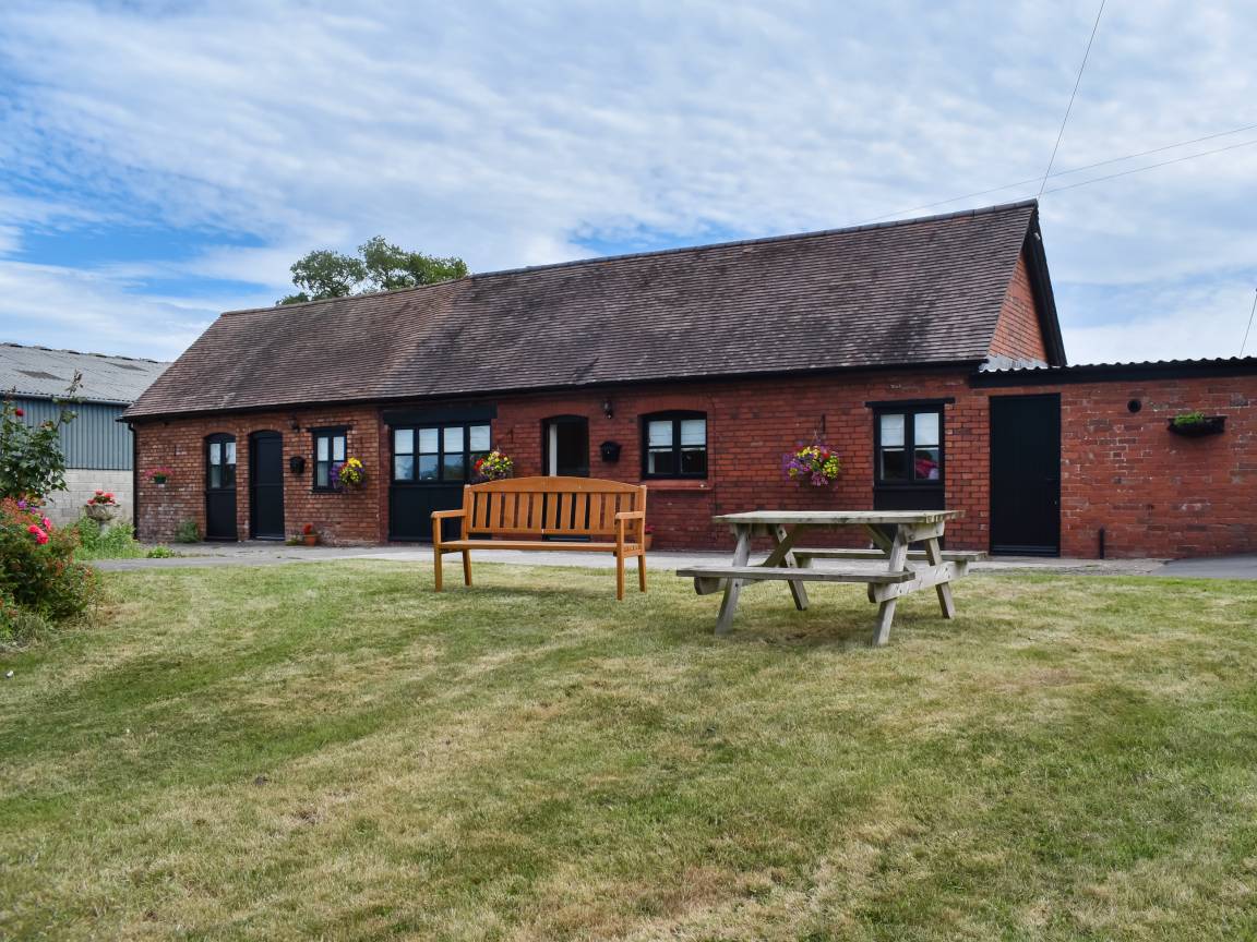 Apartment ∙ 2 Bedrooms ∙ 3 Guests - Usk