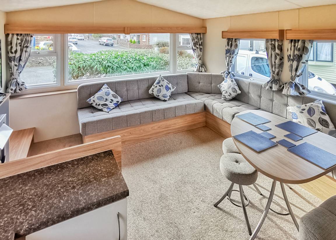Caravan ∙ 2 Bedrooms ∙ 4 Guests - Fishguard