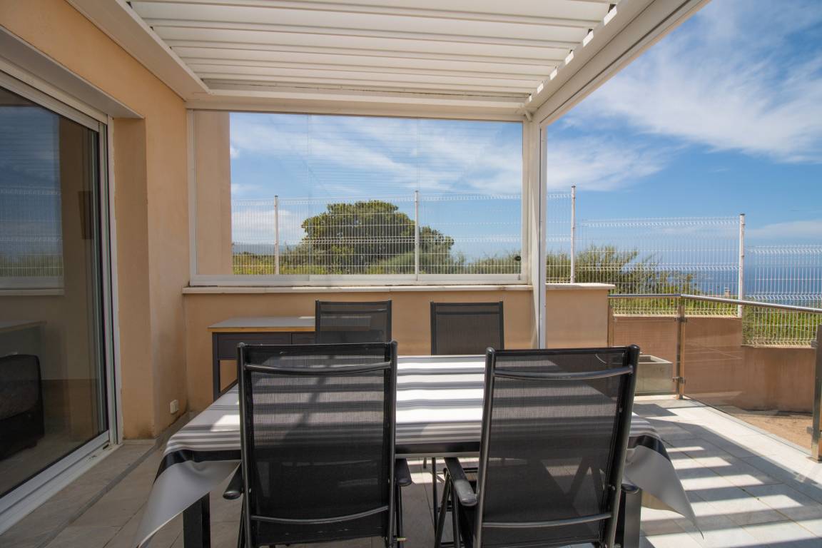 75 M² Appartement ∙ 3 Chambres ∙ 8 Personnes - Porticcio