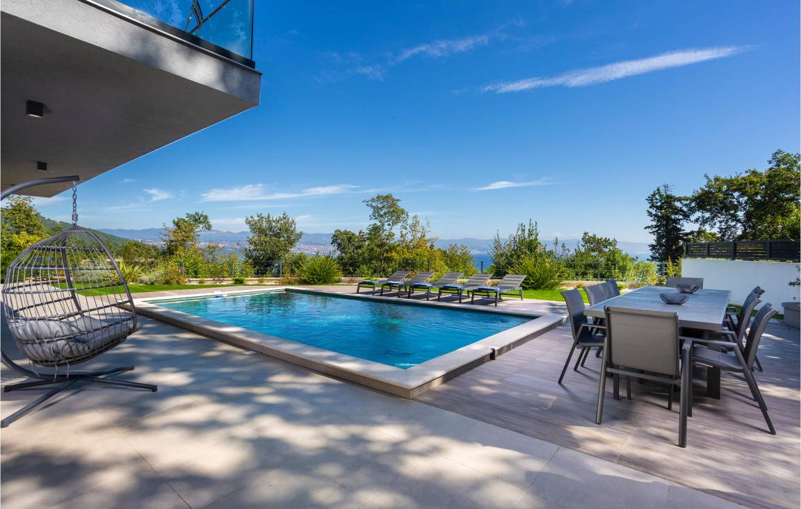 350 M² House ∙ 5 Bedrooms ∙ 10 Guests - Lovran