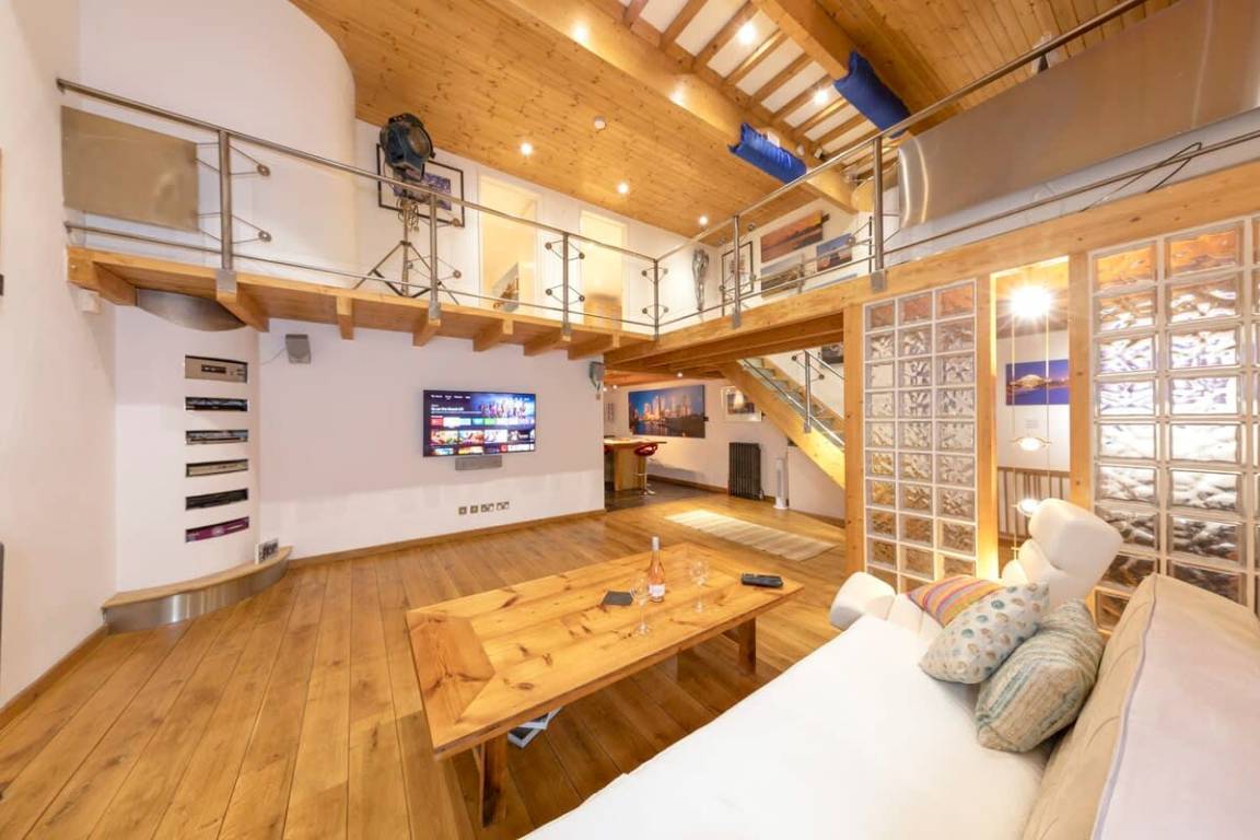 139 M² House ∙ 2 Bedrooms ∙ 4 Guests - Bosham