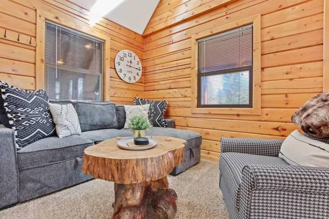 Cabin ∙ 2 Bedrooms ∙ 8 Guests - McCall, ID