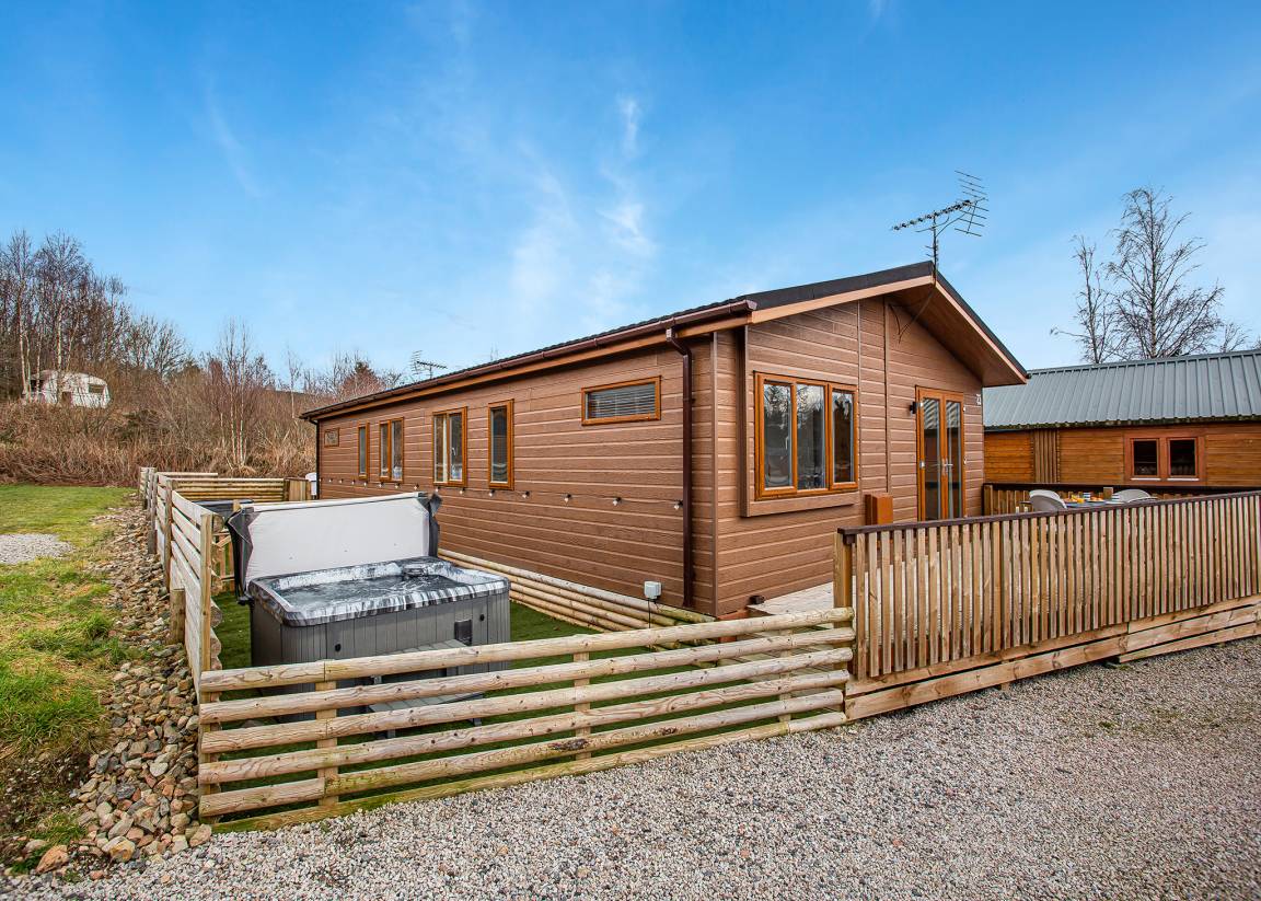 Chalet ∙ 2 Bedrooms ∙ 4 Guests - Banchory