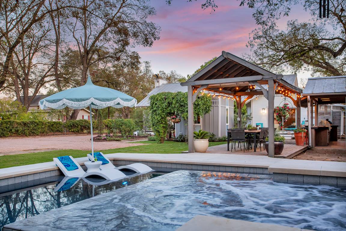 Villa ∙ 2 Bedrooms ∙ 4 Guests - Fredericksburg, TX